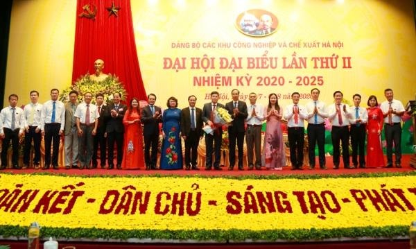 Tin tức, hình ảnh, video clip mới nhất về Đồng chí Lê Quang Long được bầu làm Bí thư Đảng ủy các ...