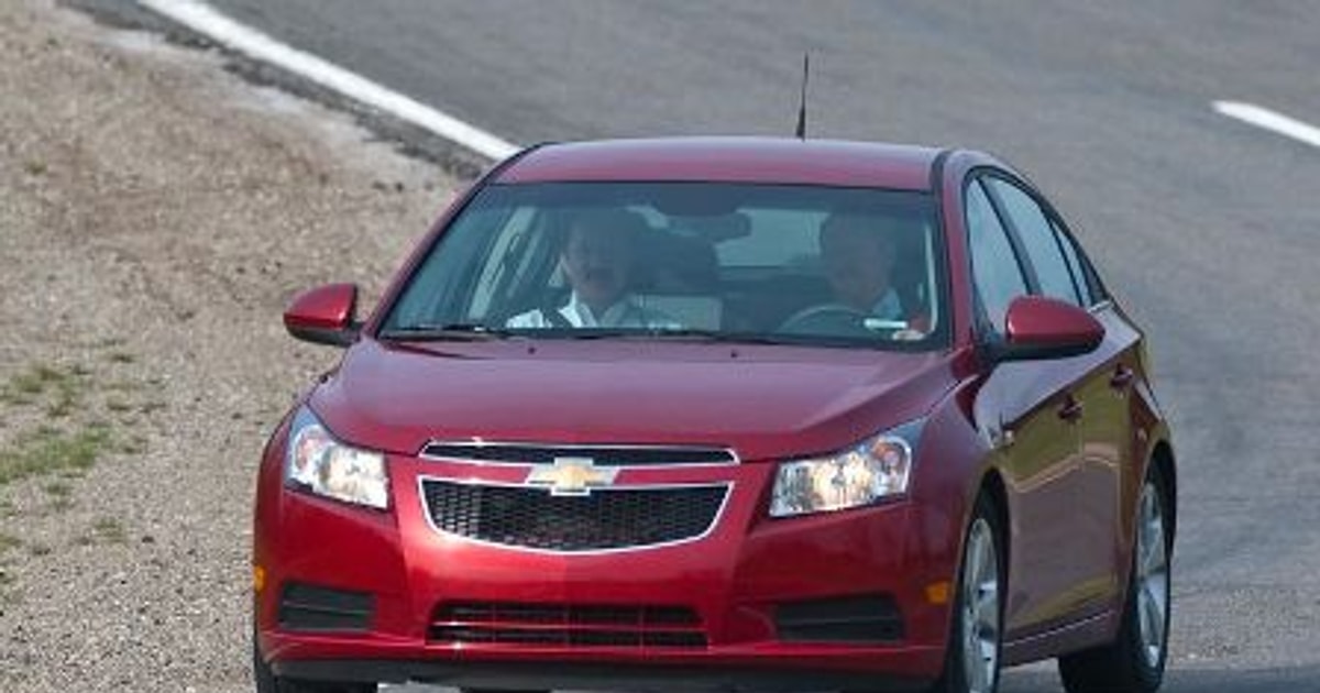 Tìm hiểu ba mẫu Chevrolet Cruze 2011