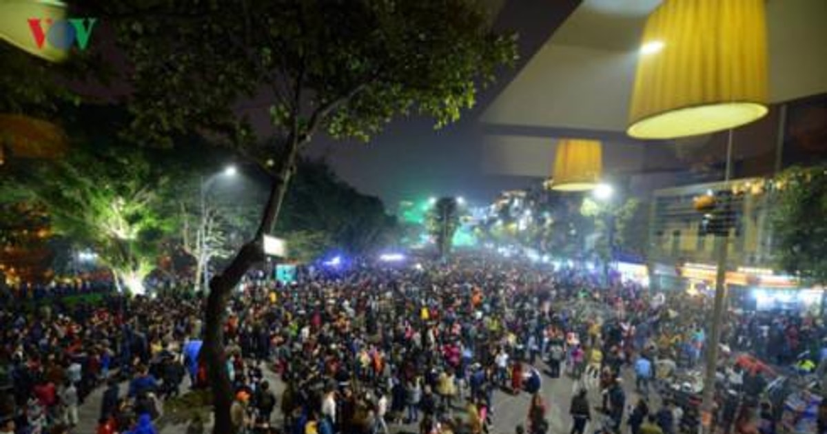 Chủ tịch Hà Nội: Không biến phố đi bộ Hồ Gươm thành nơi bán hàng rong