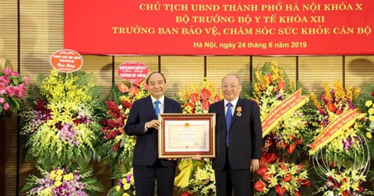 Trao tặng Huân chương Độc lập hạng Nhất cho đồng chí Nguyễn Quốc Triệu