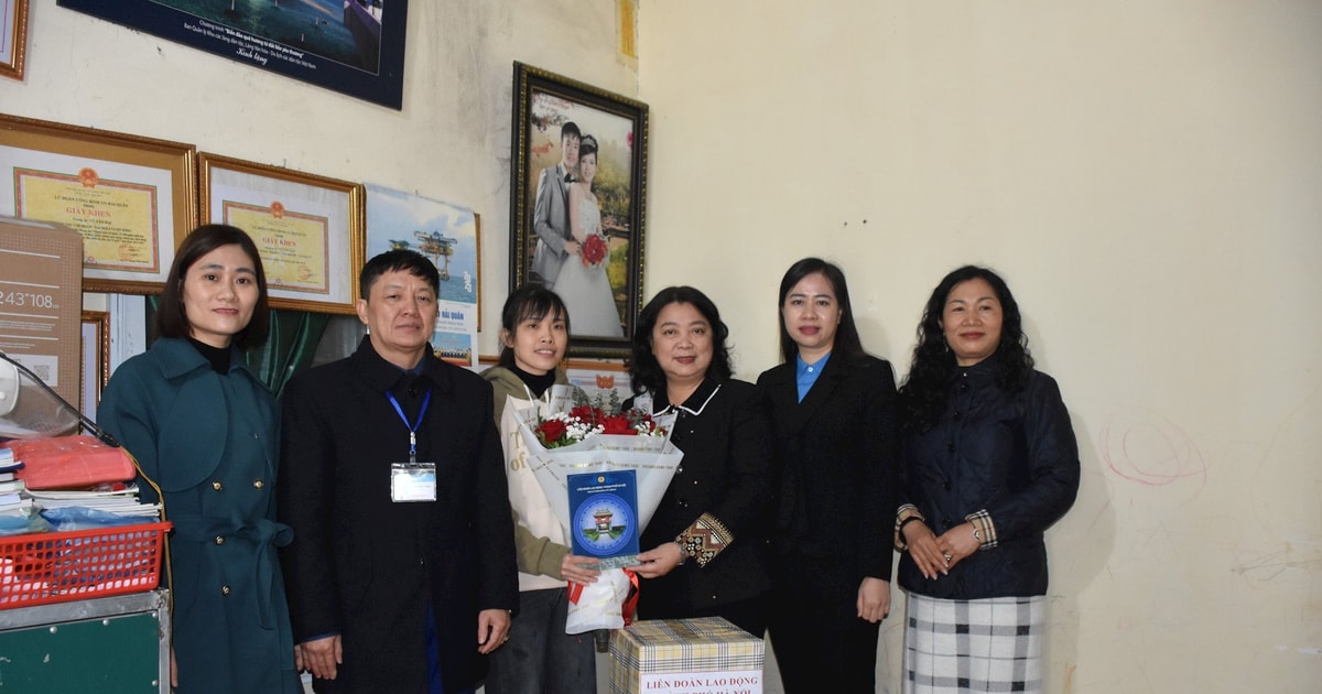 Hà Nội thăm, tặng quà nữ đoàn viên quận Đống Đa và ngành Xây dựng