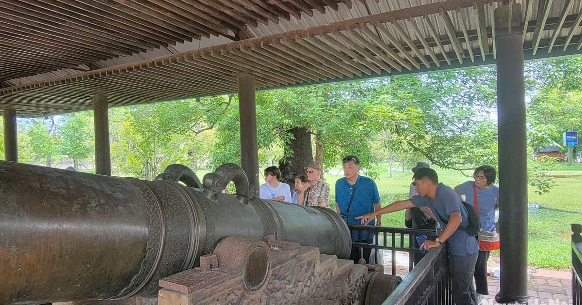 Nghệ thuật trang trí, chạm khắc ở bảo vật Quốc gia “Thần Oai Vô địch ...